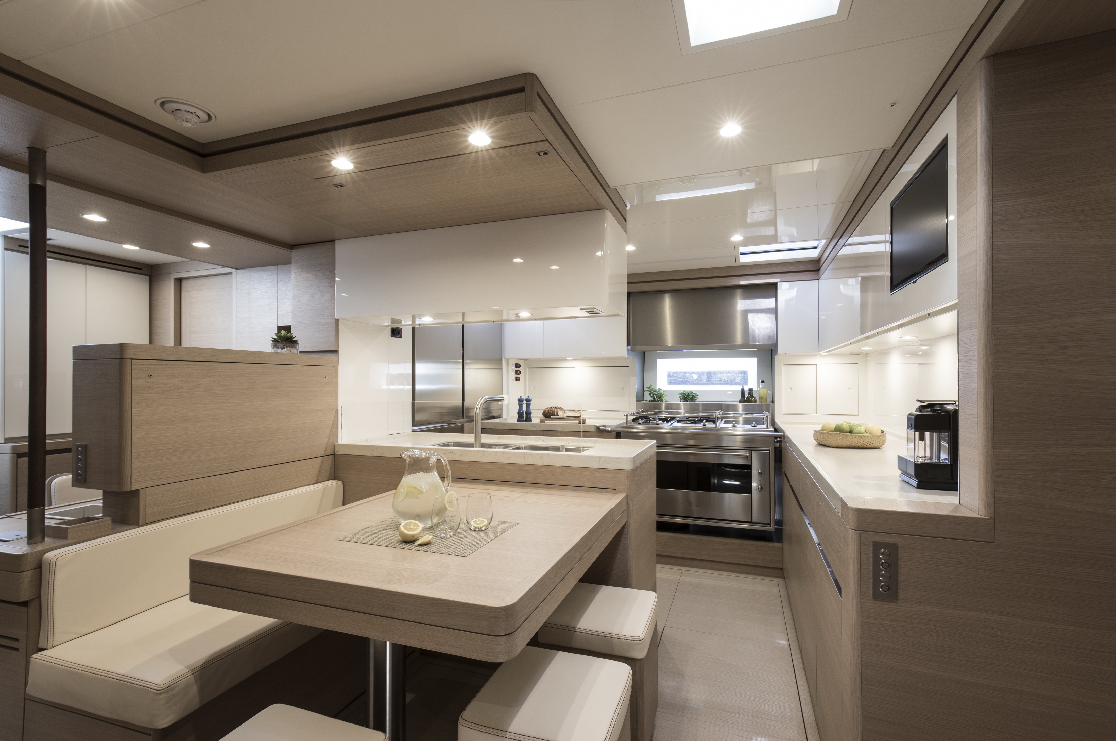 Yacht KIBOKO TRES, Southern Wind | CHARTERWORLD Luxury Superyacht Charters